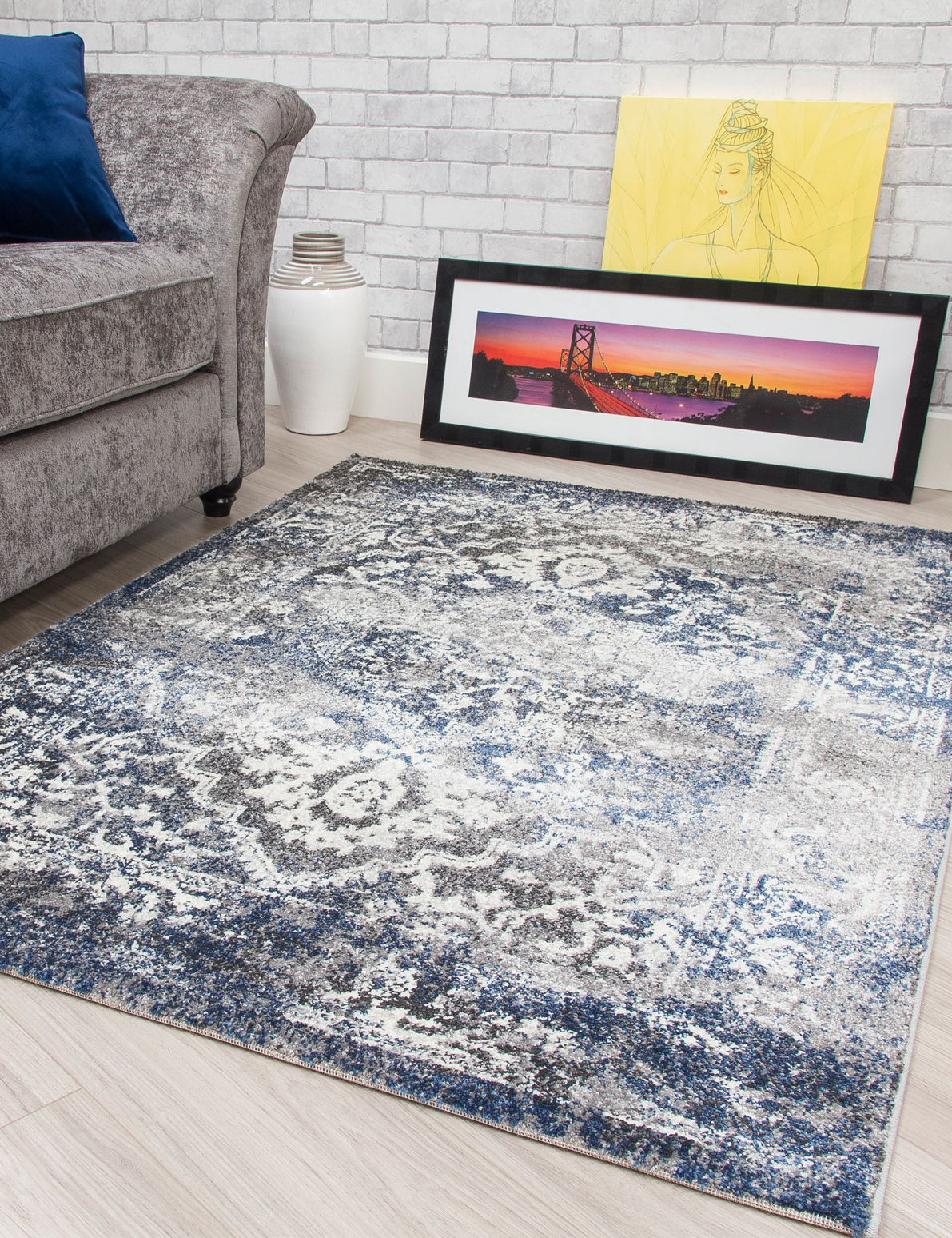 Floor Trends - Antika Medallion - Navy